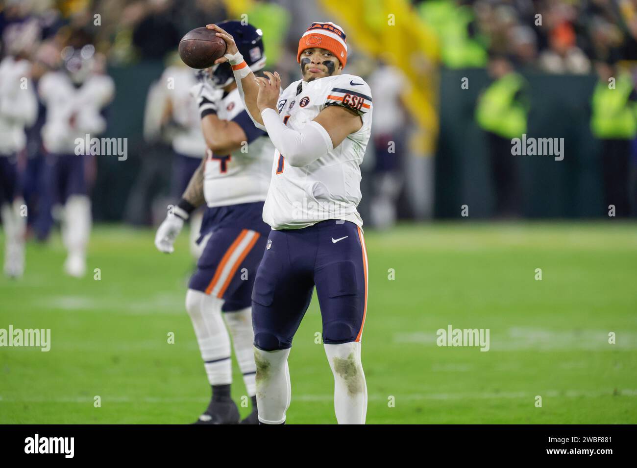 Chicago Bears quarterback Justin Fields (1) warms up during an NFL ...