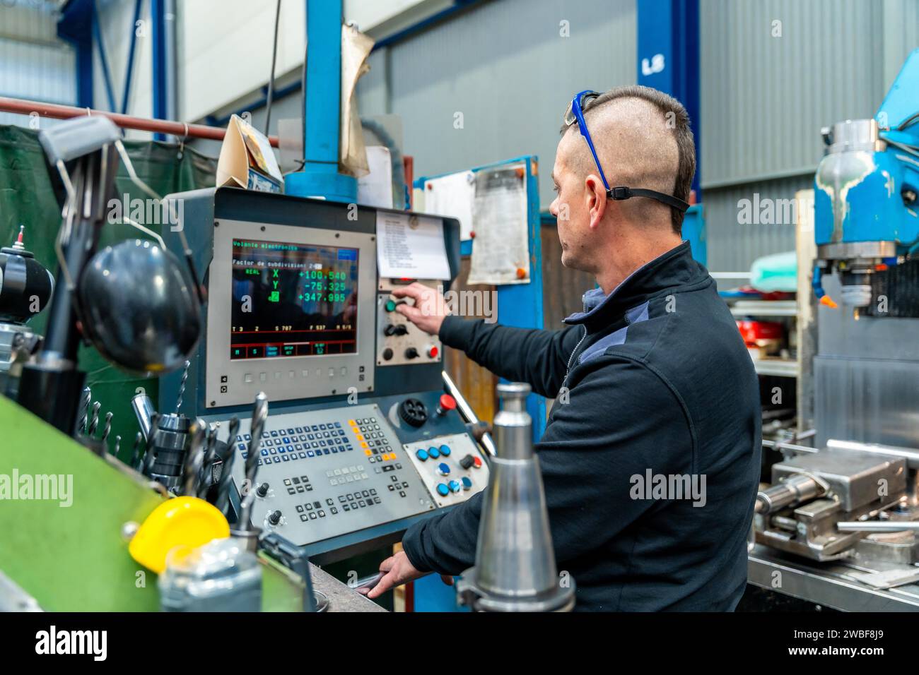 Numerical control machine hi-res stock photography and images - Alamy