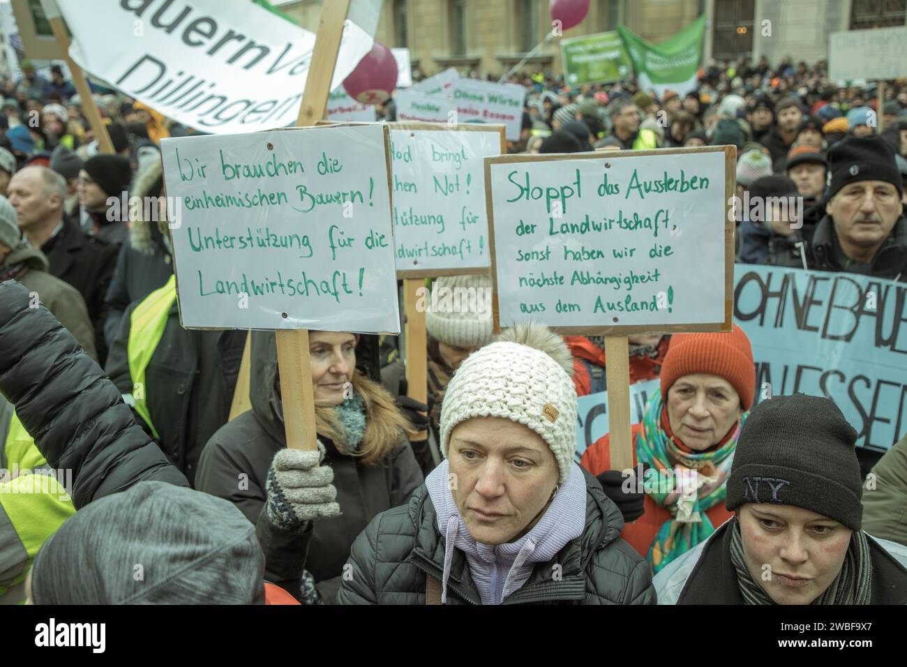 Demonstrators at the central rally, farmers' protest, Odeonsplatz ...