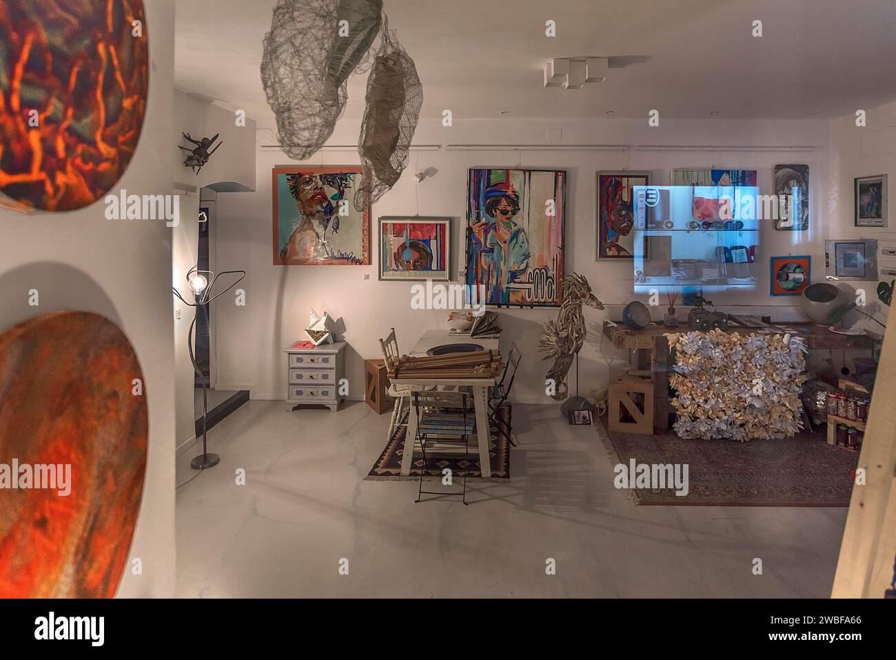 Photo of artist hi-res stock photography and images - Alamy