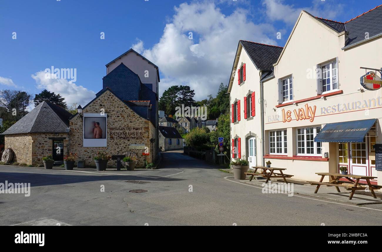 Bridge with Moulin du Pont mill at the mouth of La Mignonne into the ...