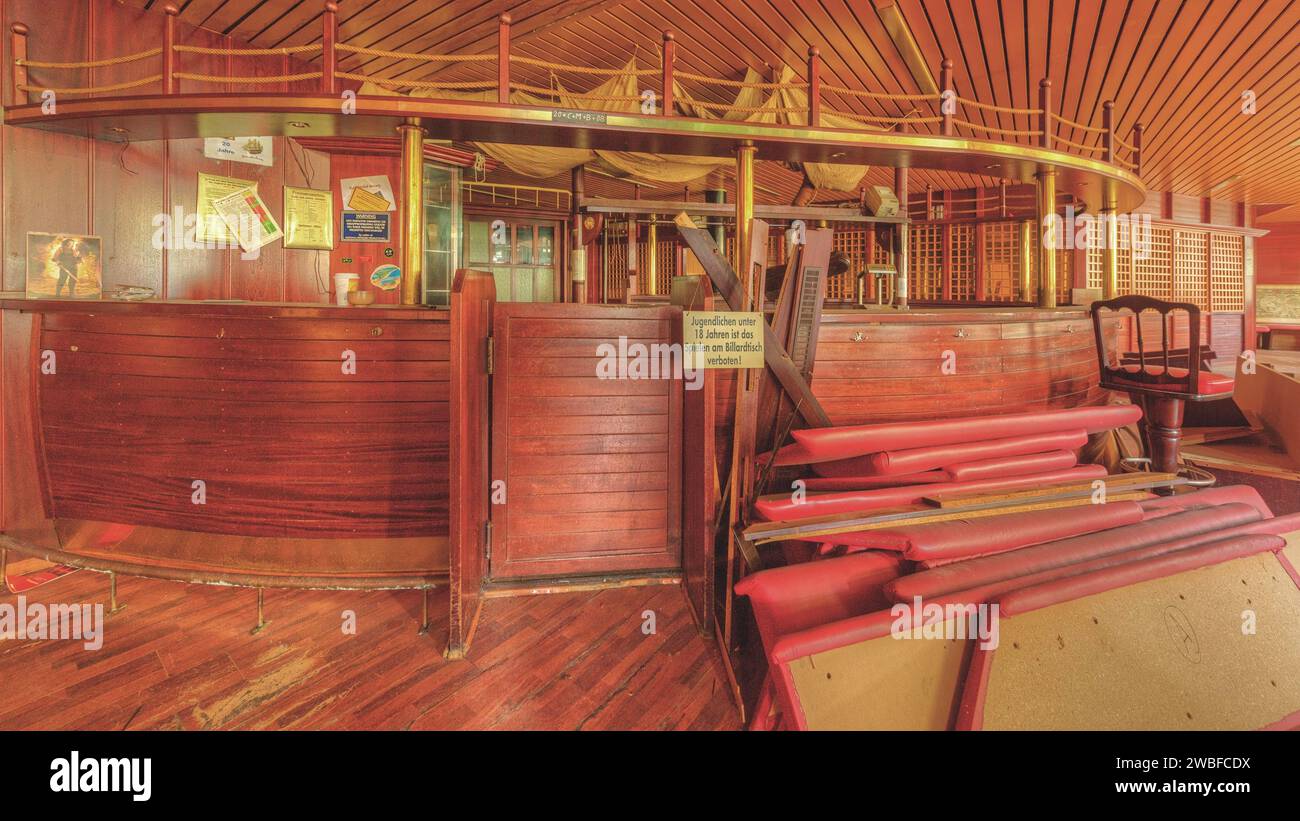 Empty bar hi-res stock photography and images - Alamy