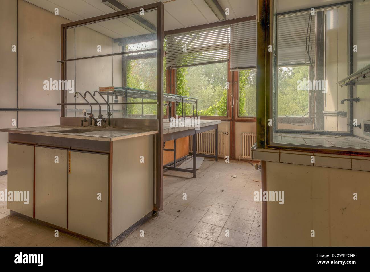 University science lab hi-res stock photography and images - Alamy