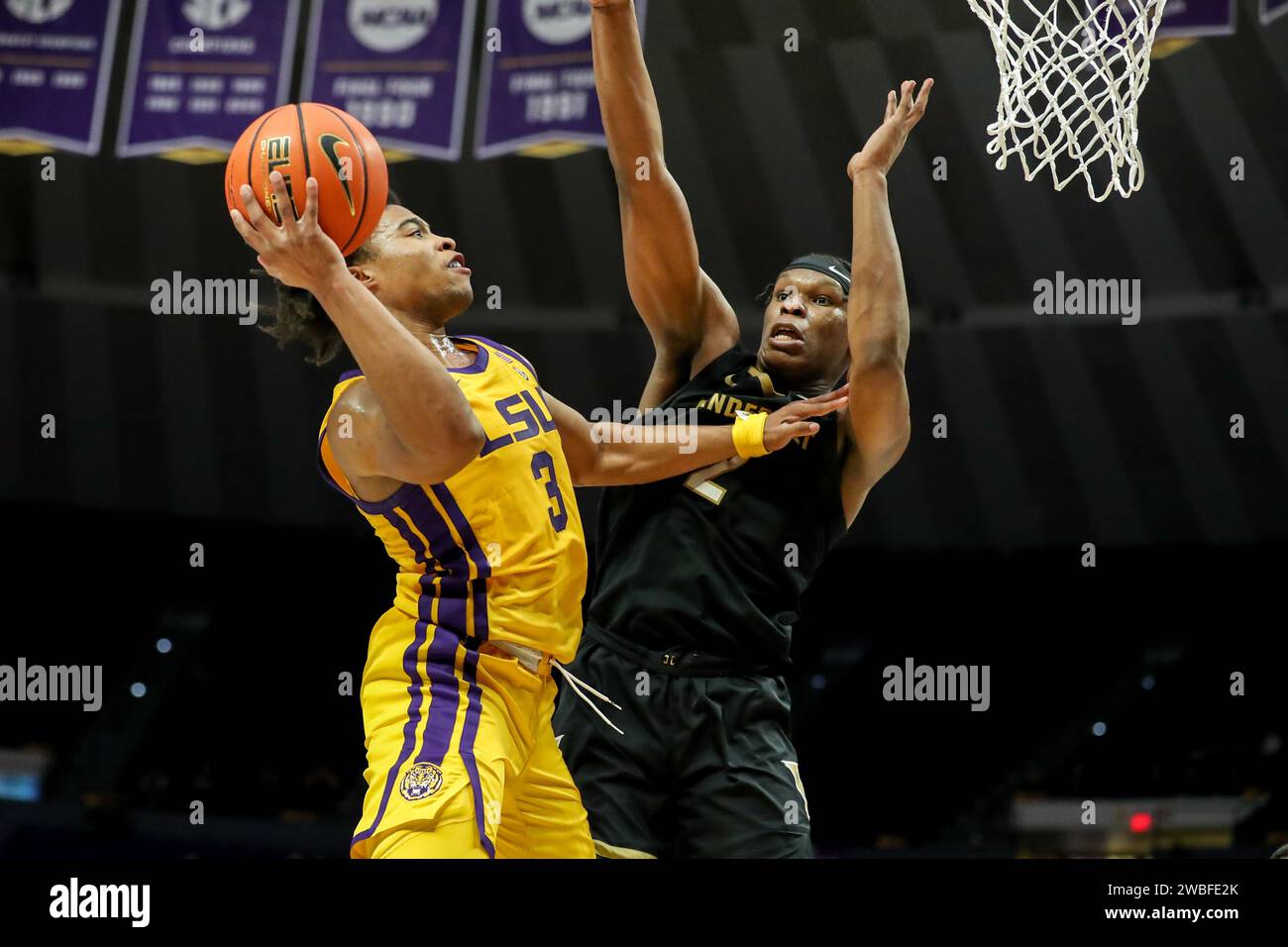 Baton Rouge, LA, USA. 09th Jan, 2024. LSU's Jalen Cook (3) puts up an ...