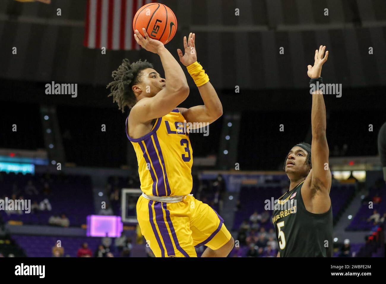 Baton Rouge, LA, USA. 09th Jan, 2024. LSU's Jalen Cook (3) puts up a ...