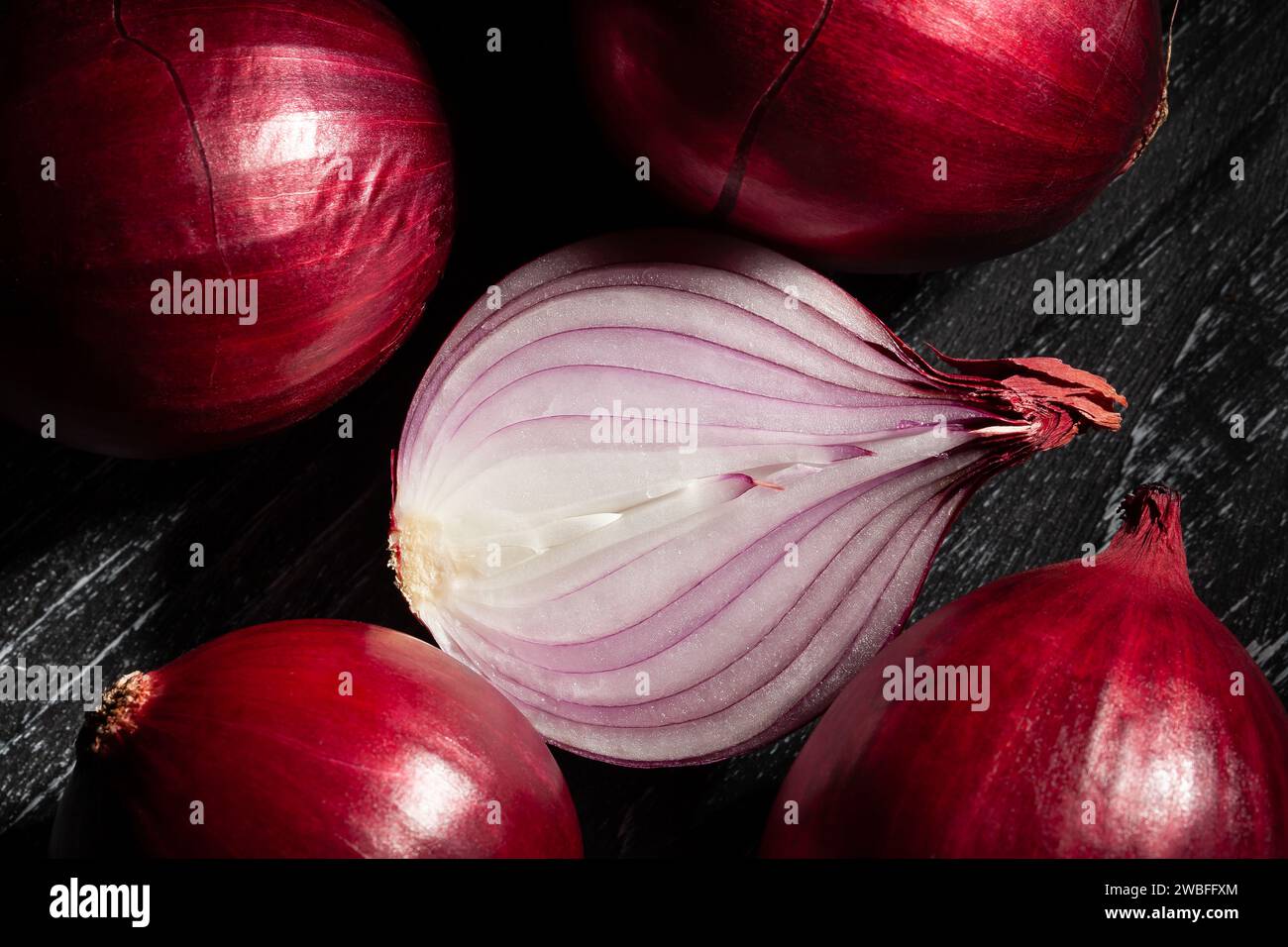 Fresh red onion slices hi-res stock photography and images - Alamy