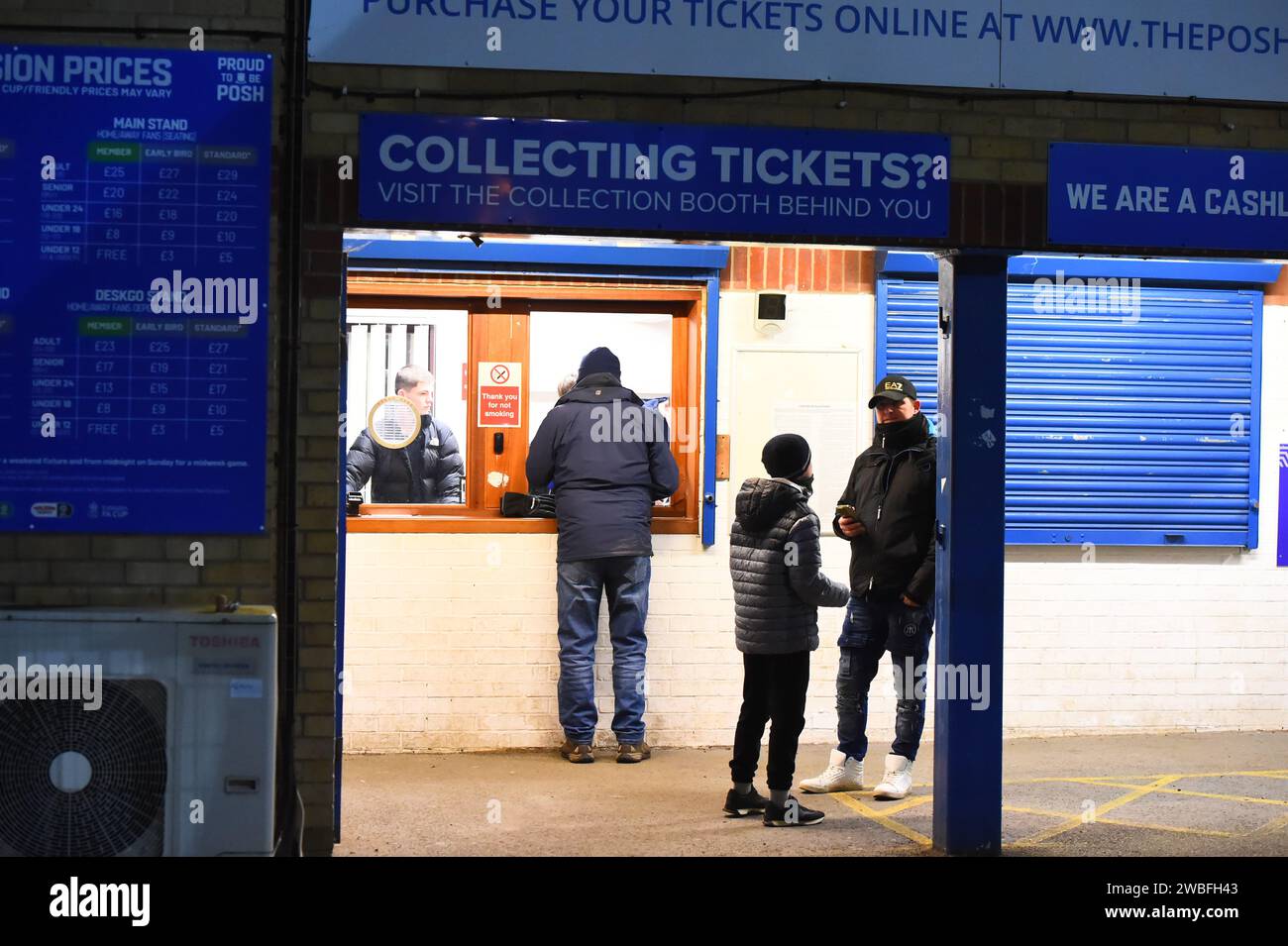 Efl supporters hi-res stock photography and images - Alamy
