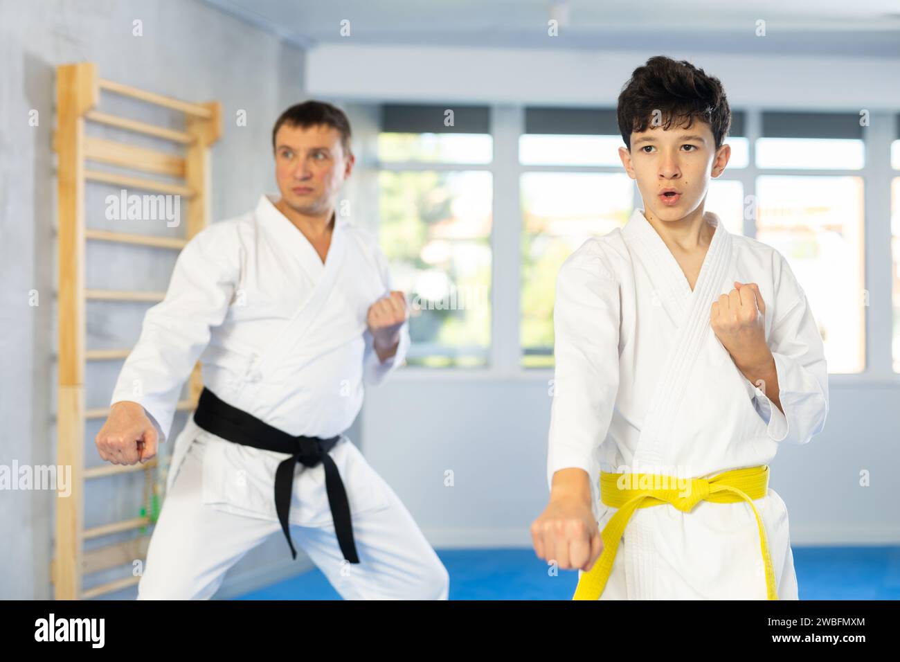 Teen boy karate class hi-res stock photography and images - Alamy