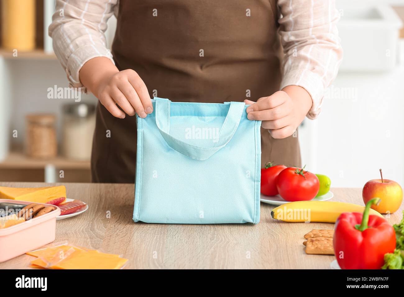 Girl packing lunch school hi-res stock photography and images - Alamy