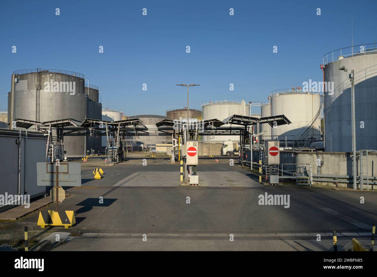 Heizoltanks hi-res stock photography and images - Alamy