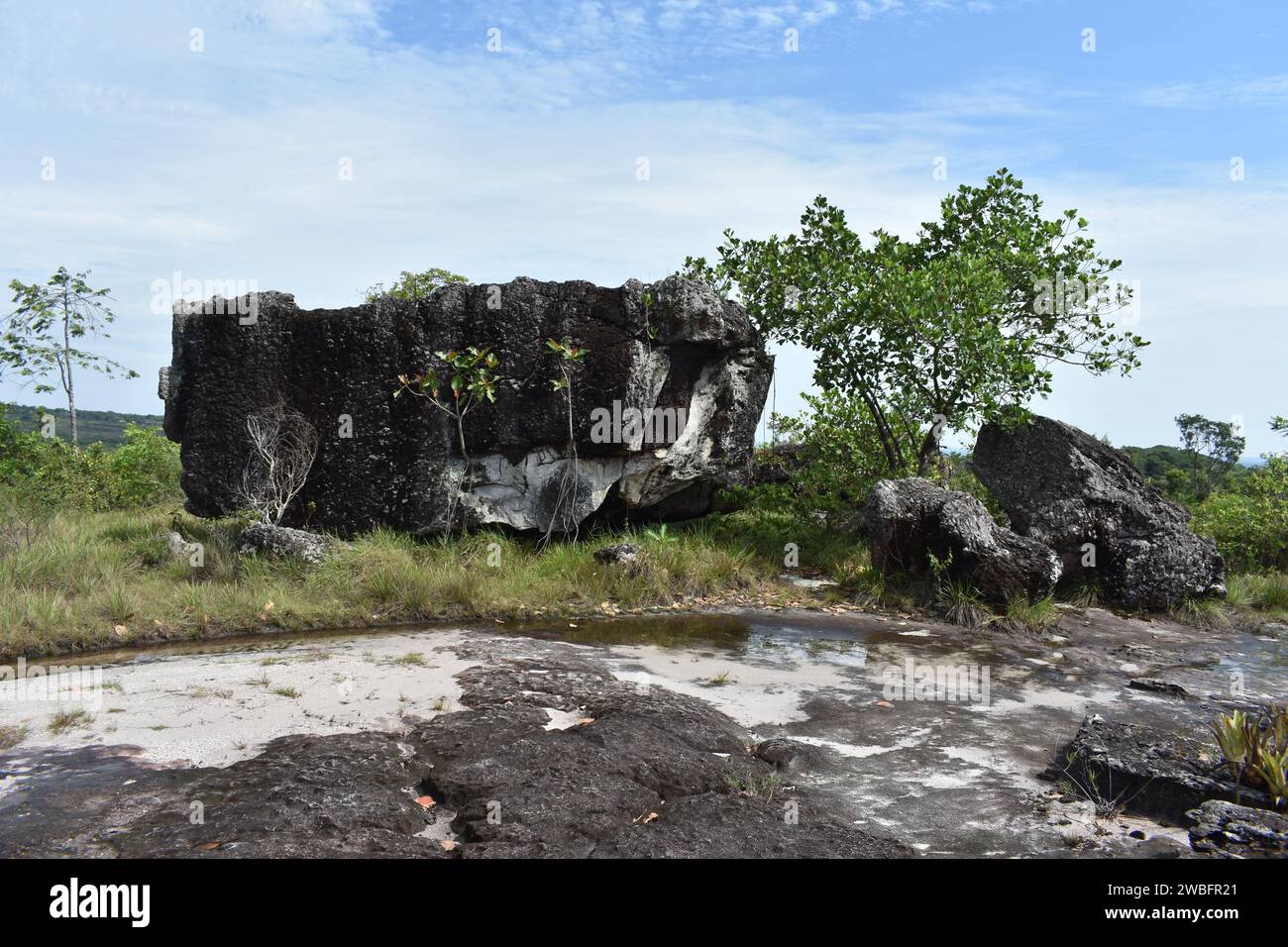 Huge rock in the open sky hi-res stock photography and images - Alamy
