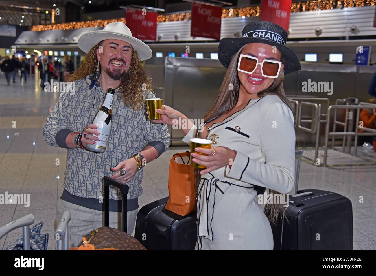 Kim Virginia Hartung mit ihrem besten Freund Leon Shankara - Abflug der ...