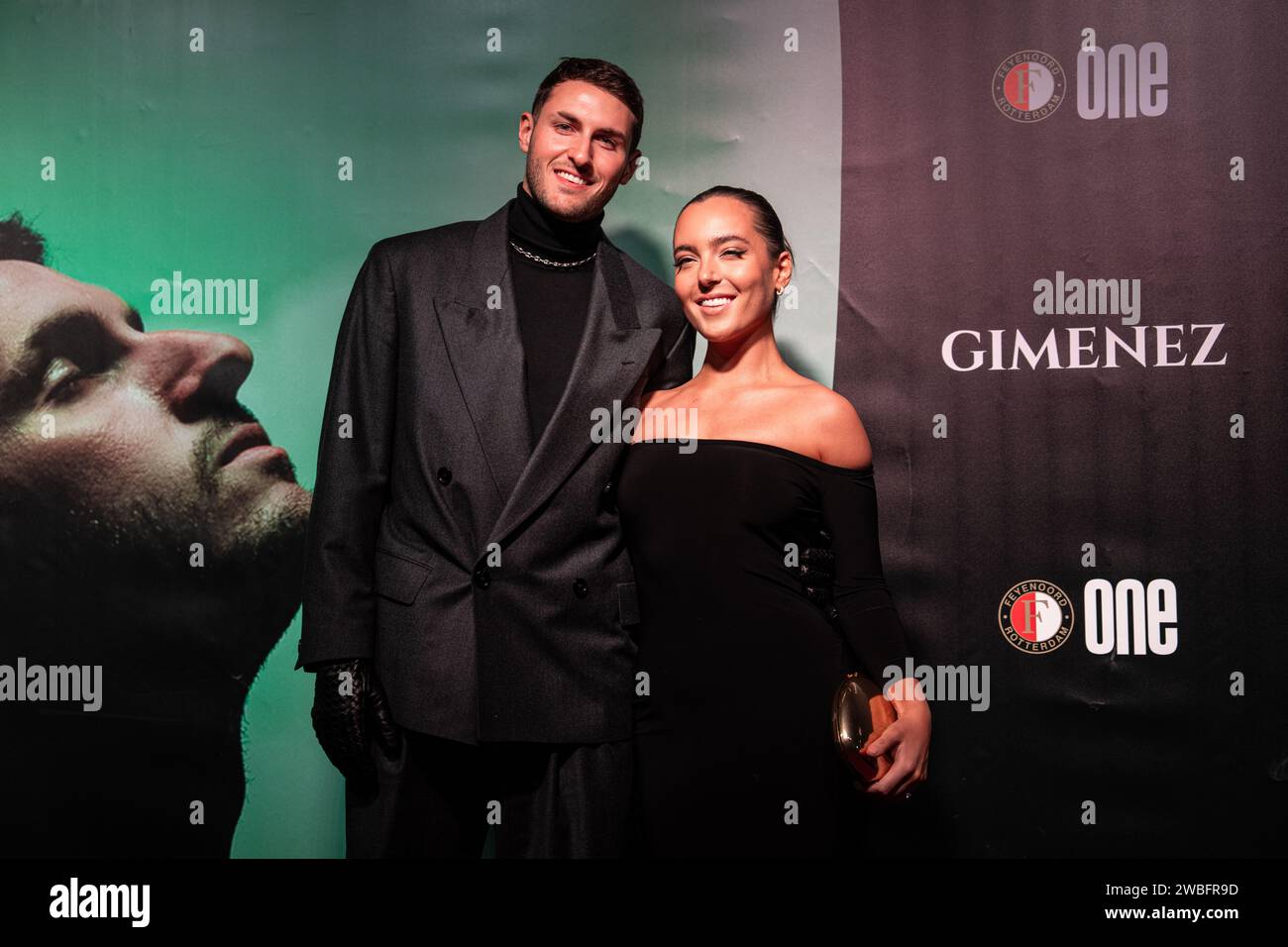 ROTTERDAM - Santiago Gimenez and his girlfriend Fer Serrano on the red ...