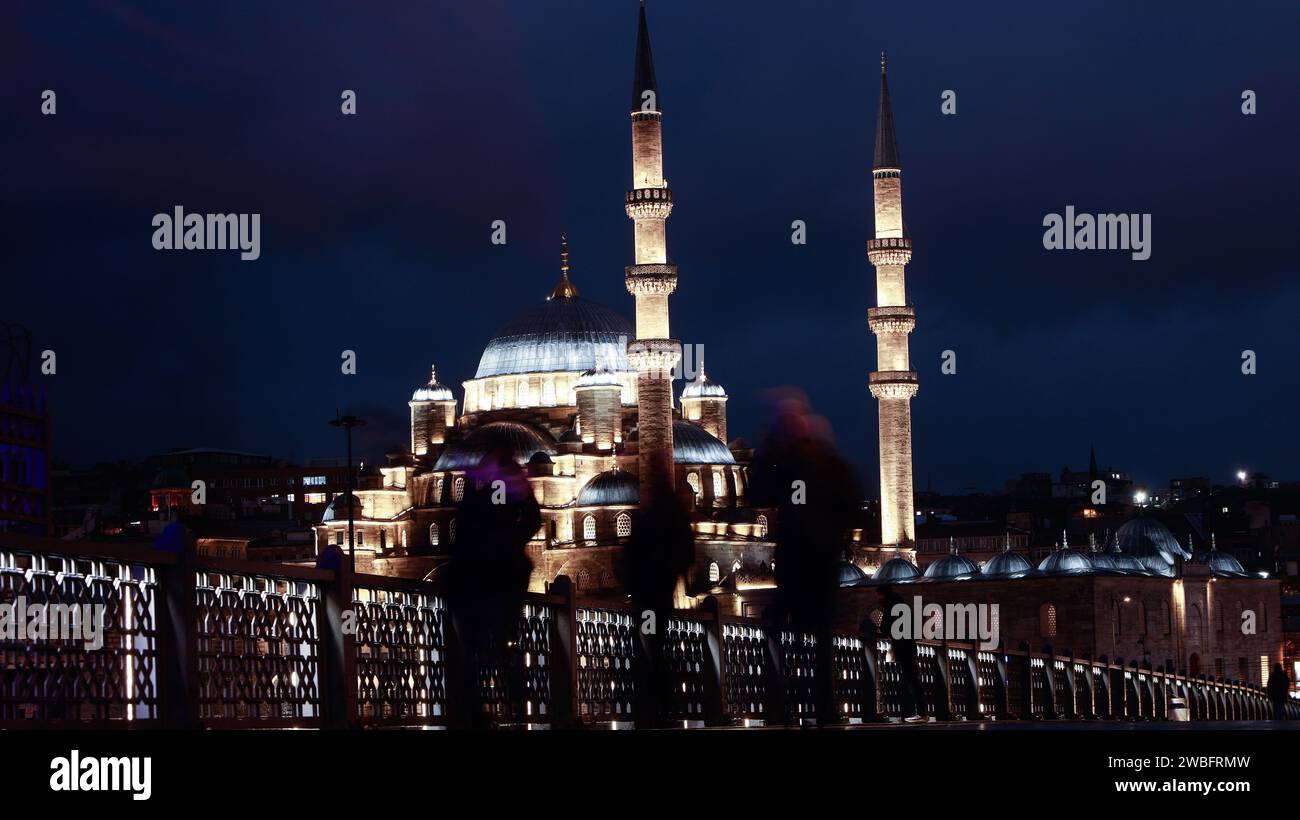 Istanbul, Istanbul, Turkey. 10th Jan, 2024. People enjoy strolling ...