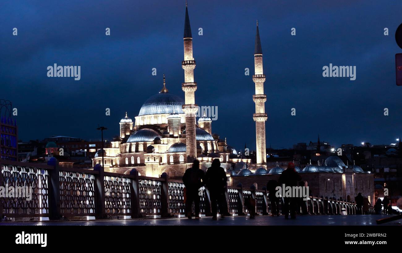 Istanbul, Istanbul, Turkey. 10th Jan, 2024. People enjoy strolling ...