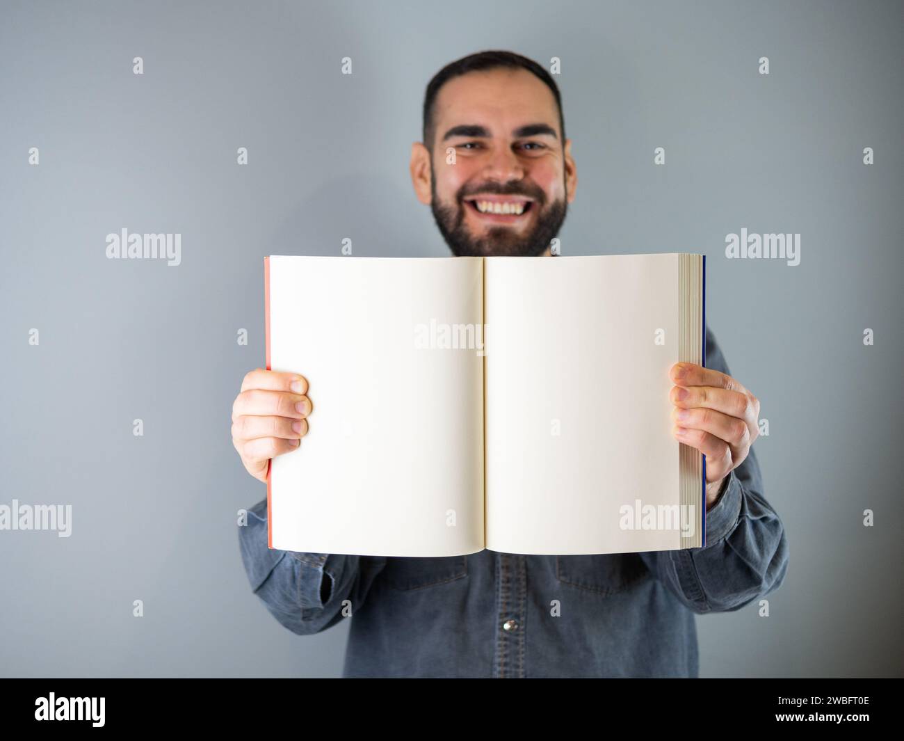 How to read a paper hi-res stock photography and images - Alamy