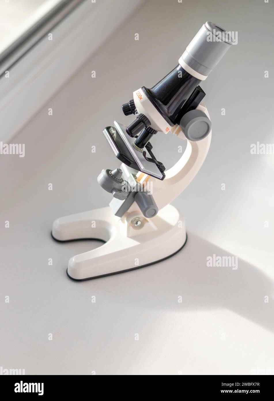 Lab microscope cells hi-res stock photography and images - Alamy