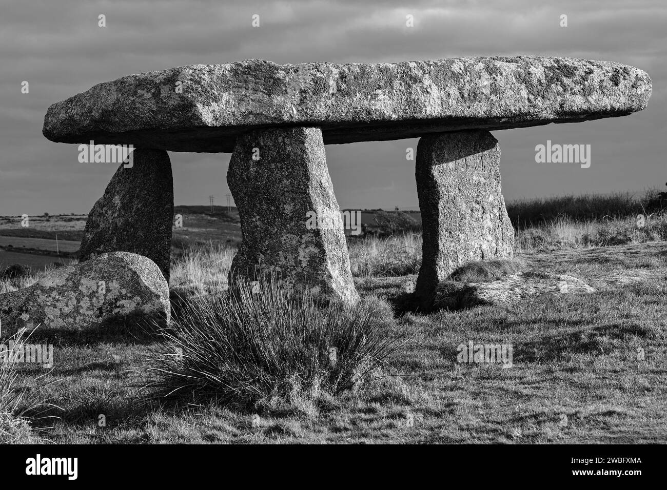 LANYON QUOIT DOLMEN MADRON PENWITH CORNWALL Stock Photo - Alamy