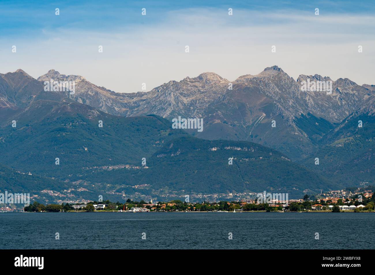 Lago di como primavera hi-res stock photography and images - Alamy