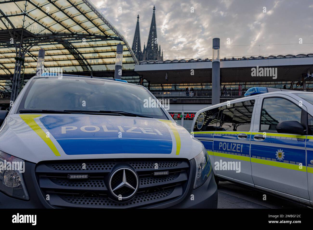Symbolbild, Themenbild: Einsatzfahrzeuge der Bundespolizei auf dem ...