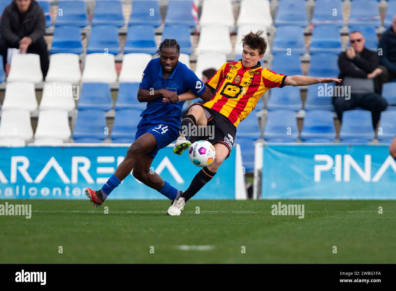 D. ZEEFUIK Hertha BSC player LOEMAN THIBAU KV Mechelen player during ...