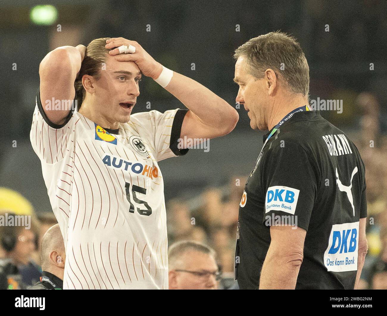 Alfred Gislason (Deutschland, Trainer) im Gespraech mit Juri Knorr ...