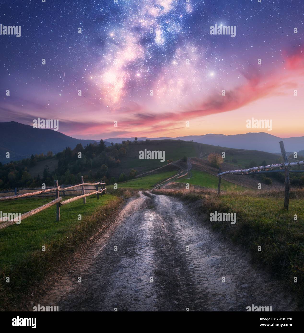 Dirt road milky way hi-res stock photography and images - Alamy