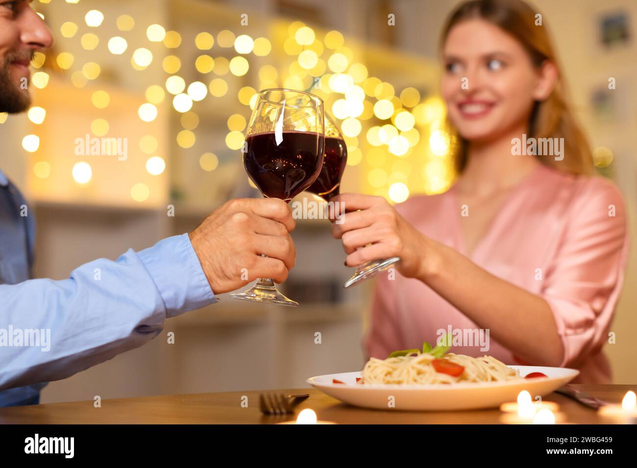 Couple candle light dinner home hi-res stock photography and images - Alamy
