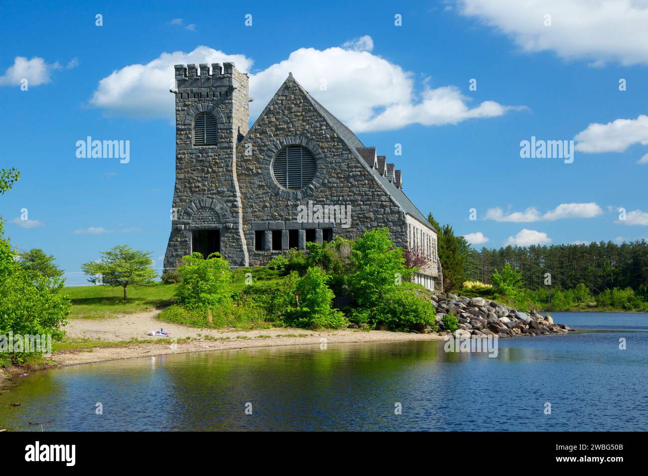 Historic old stone church hi-res stock photography and images - Alamy