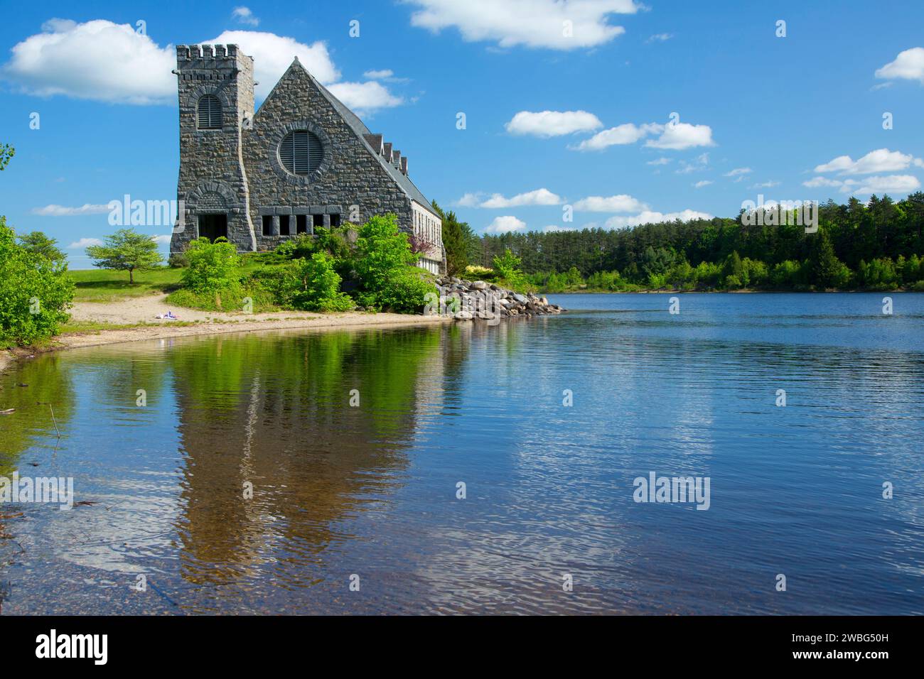 Old stone church hi-res stock photography and images - Alamy