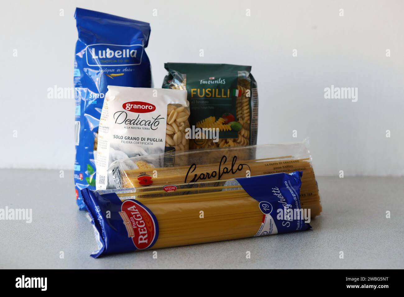 Fusilli pasta pack hi-res stock photography and images - Alamy