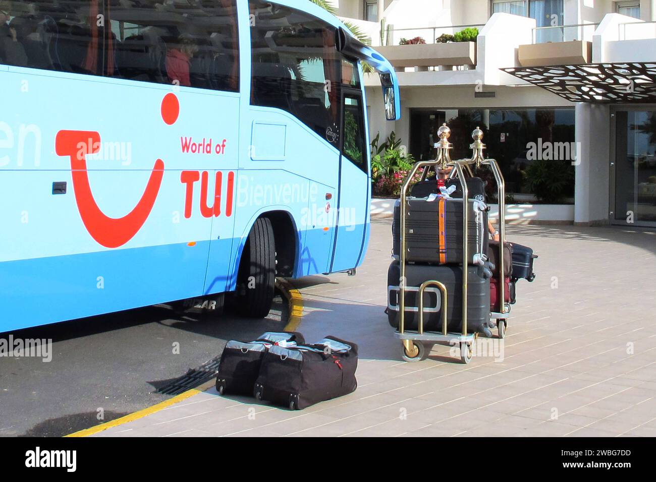 Tui bus hi-res stock photography and images - Alamy