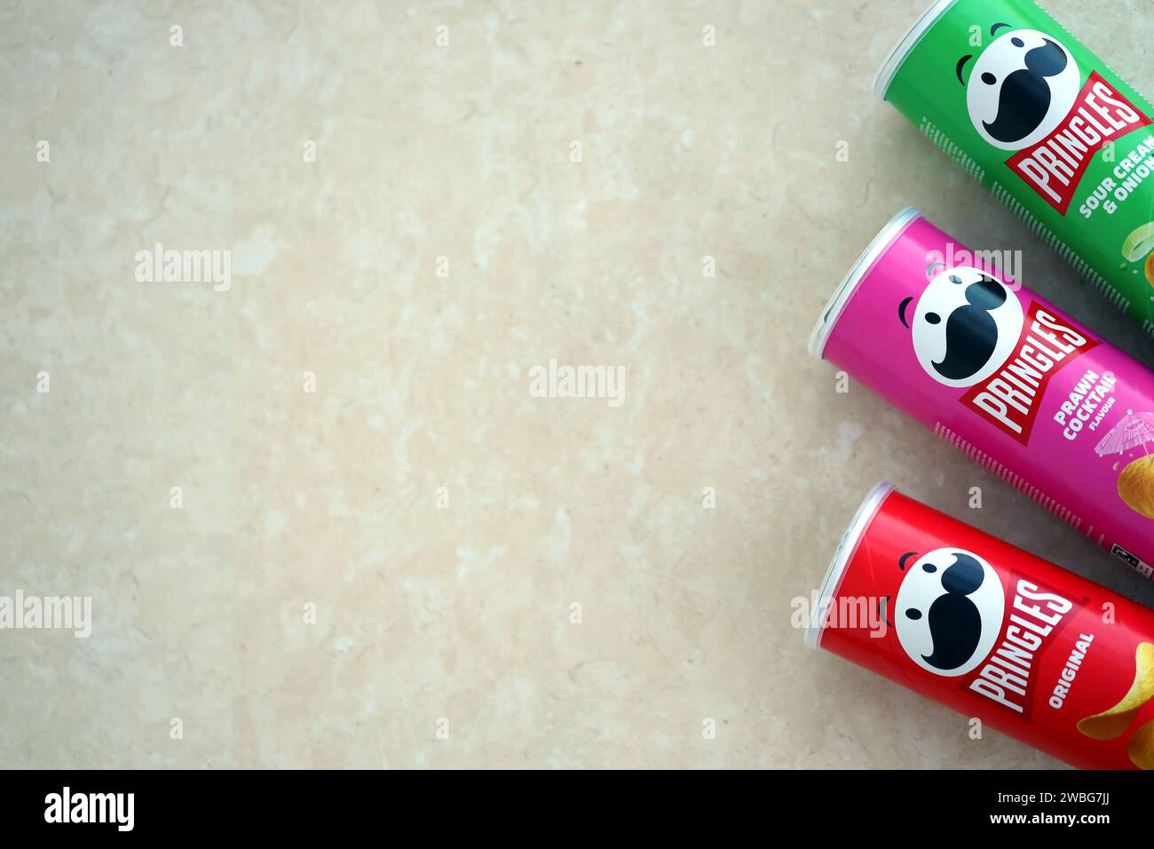 Pringles red tubes hi-res stock photography and images - Alamy
