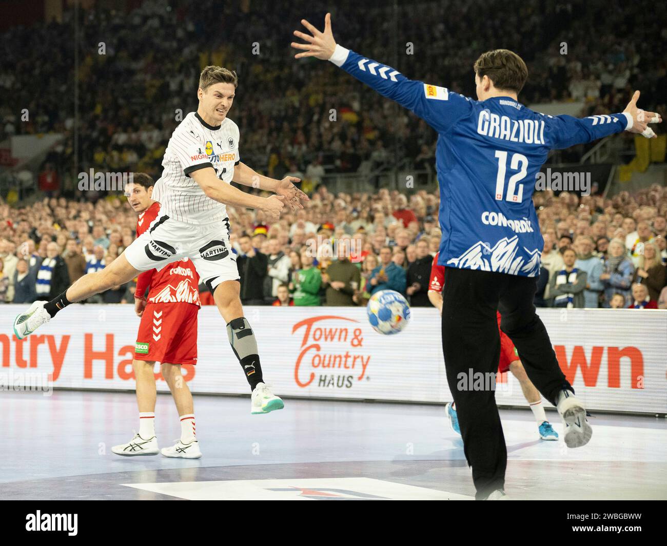 Rune Dahmke (Deutschland, #34) trifft gegen Leonard Grazioli (Schweiz ...