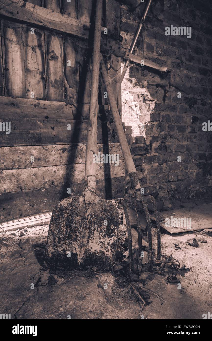 Inside old abandoned farm house hi-res stock photography and images - Alamy