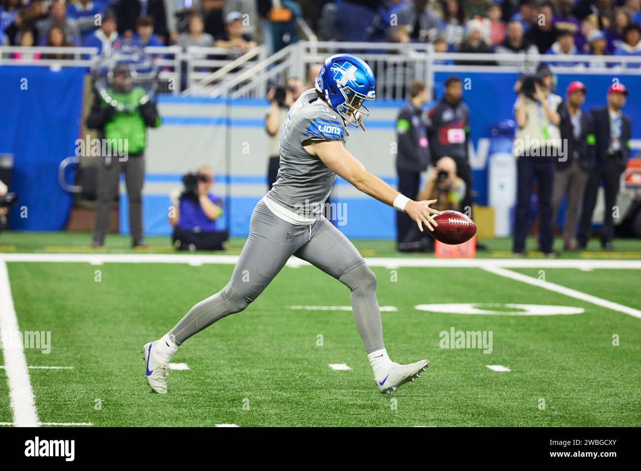 Detroit Lions punter Jack Fox (3) punts against the Minnesota Vikings ...