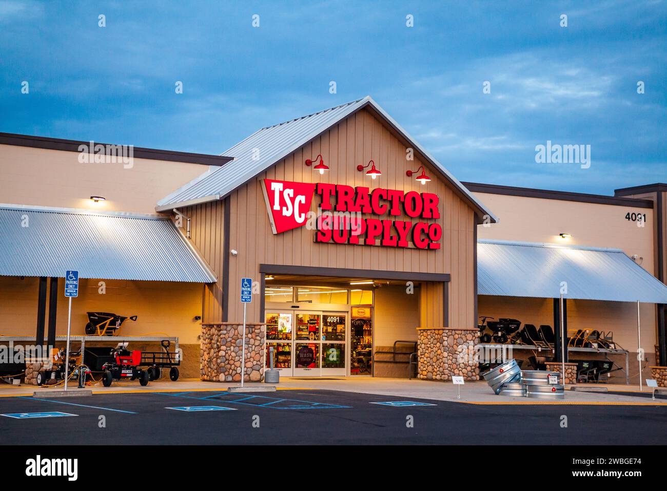 Tractor supply logo hi-res stock photography and images - Alamy