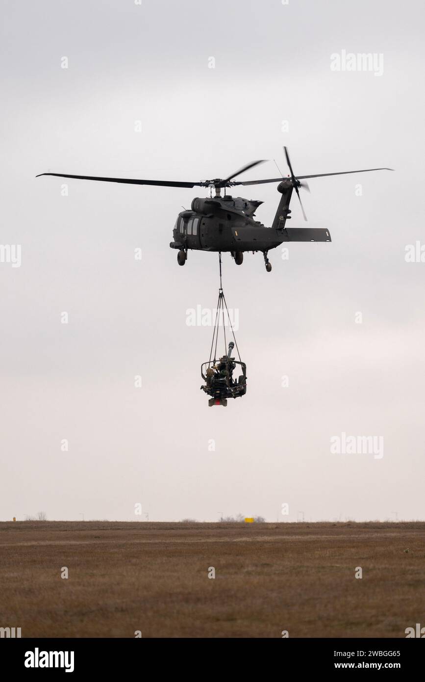 Artillery Soldiers with Alpha "Gator" Battery, 3rd Battalion, 320th ...