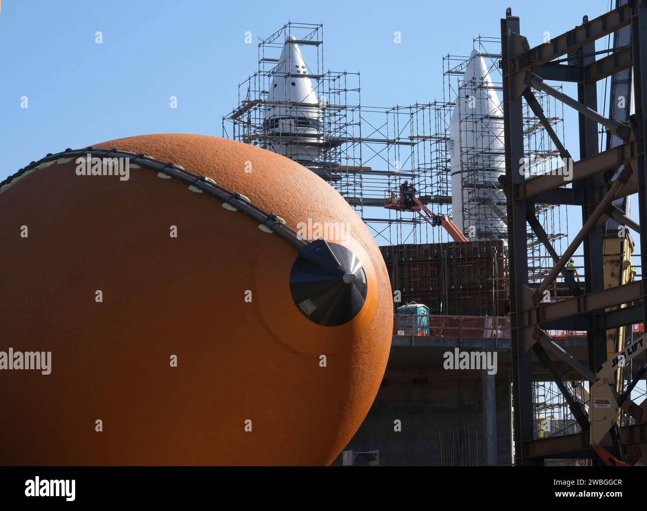 External Tank ET-94 is transported within Exposition Park by two self ...