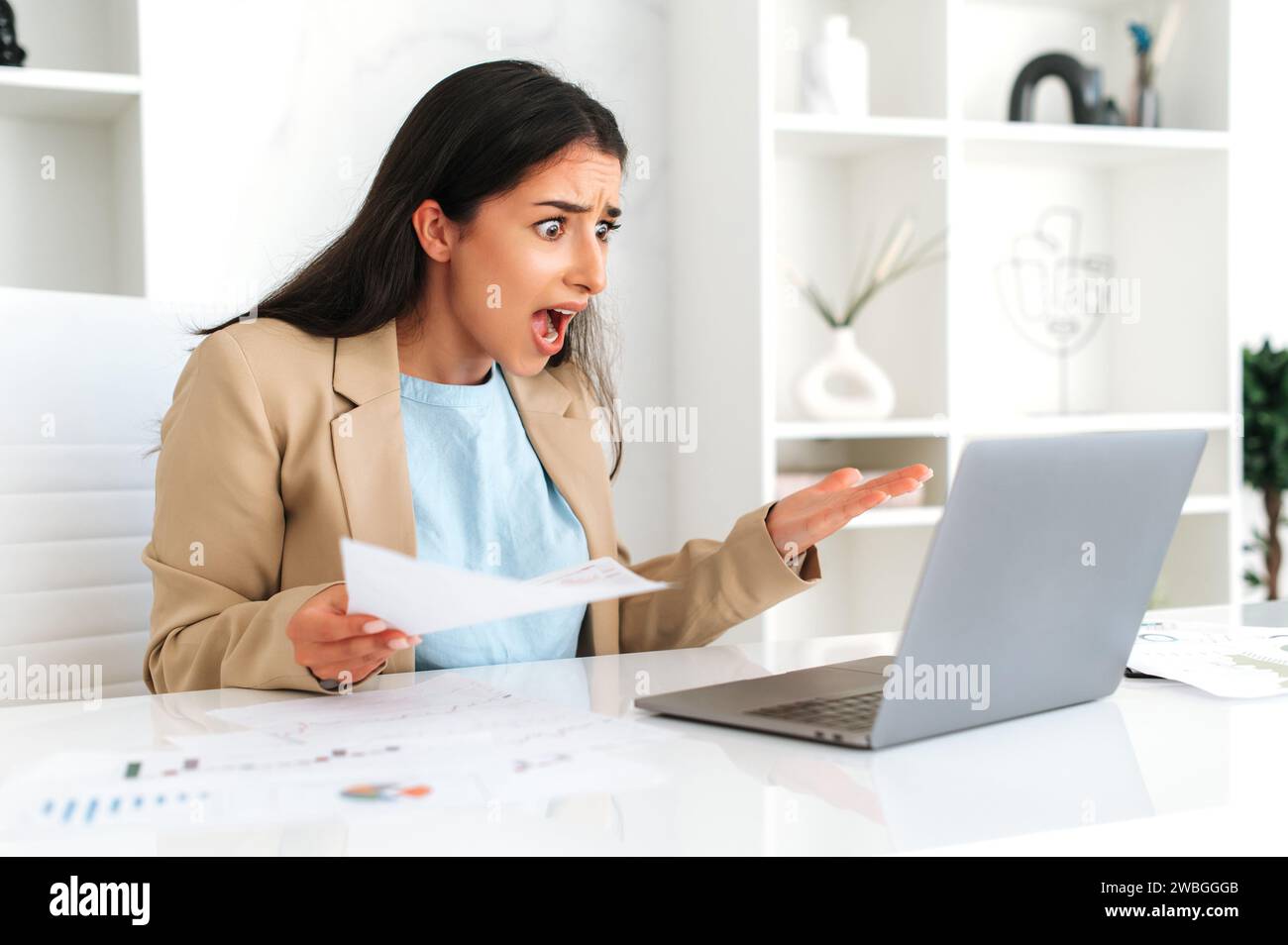 Worried woman investor laptop hi-res stock photography and images - Alamy