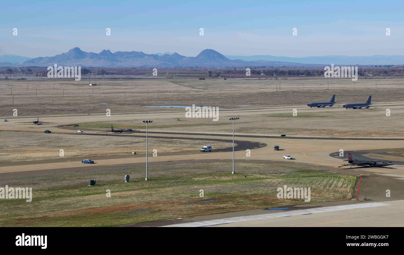 U.S. Air Force U-2 Dragon Lady’s and chase cars from the 99th ...