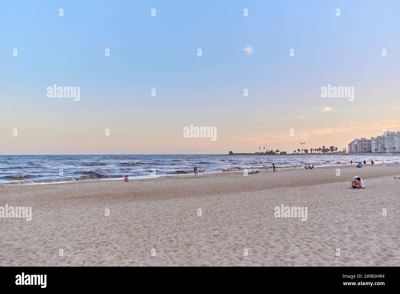 Beach scenery where you can see the rough sea, the sunset attracts many ...