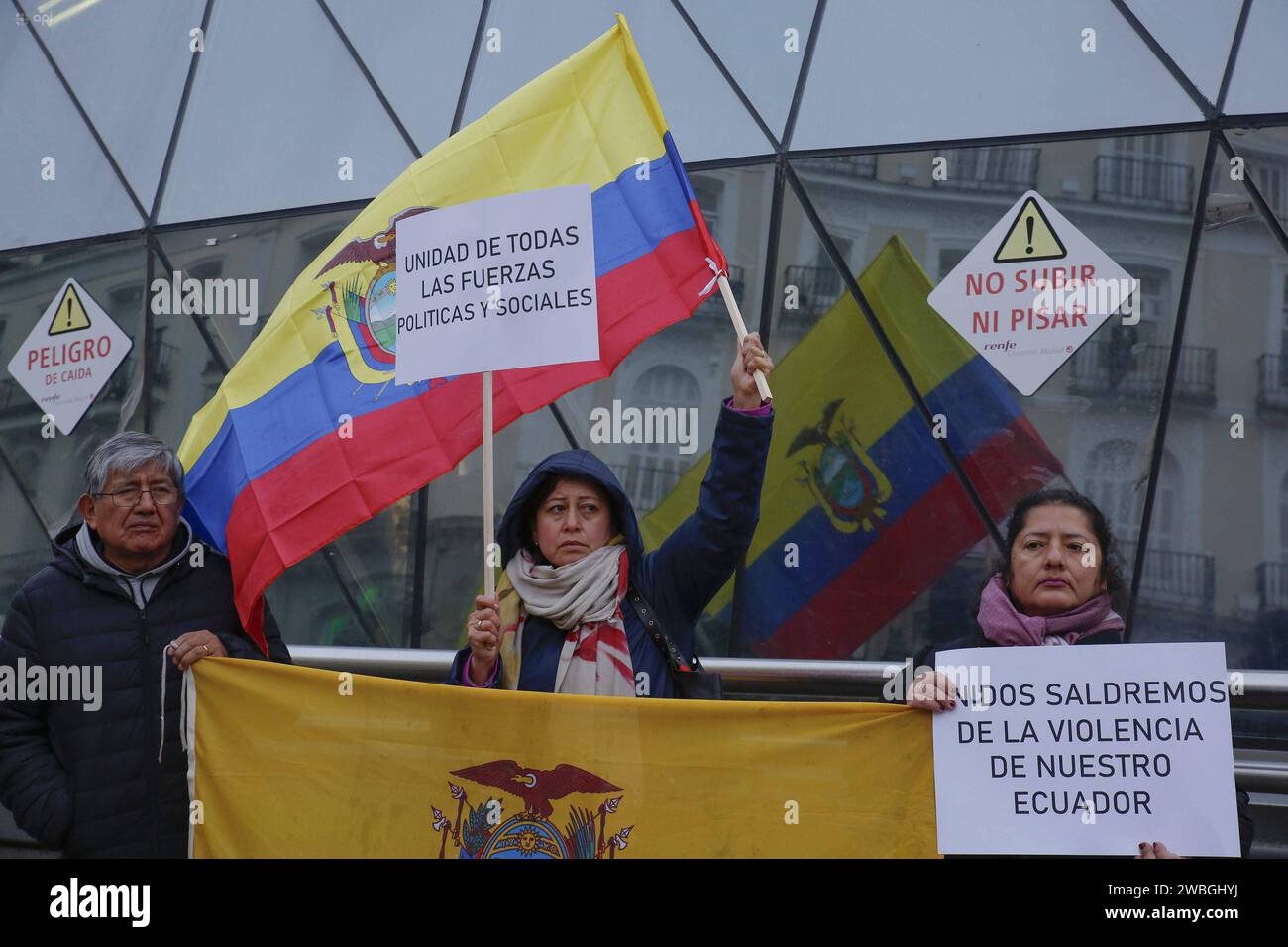 MADRID - SOLIDARIDAD ECUADOR Decenas de personas ecuatorianas se ...