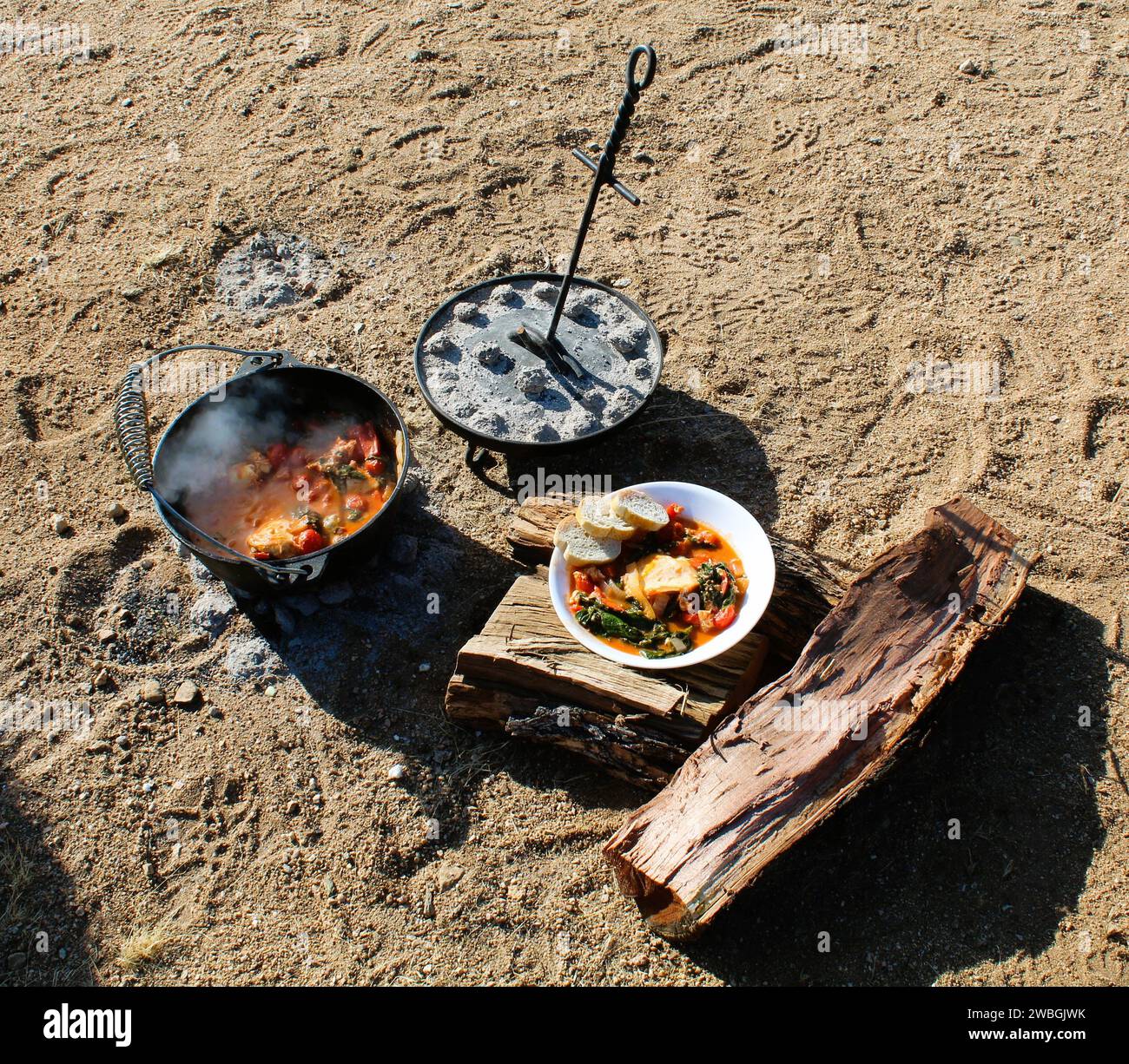 Outdoor Dutch Oven cooking in the Arizona Desert - Outdoor cast iron ...