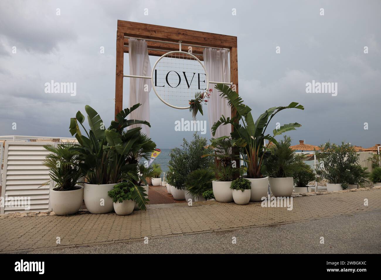 Arch of tropical plants hi-res stock photography and images - Alamy