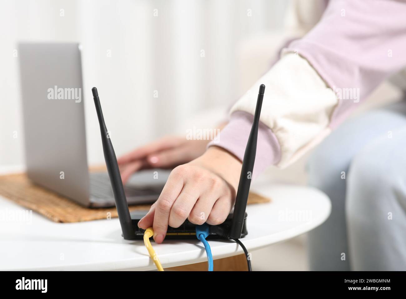 Hands ethernet cable router hi-res stock photography and images - Alamy
