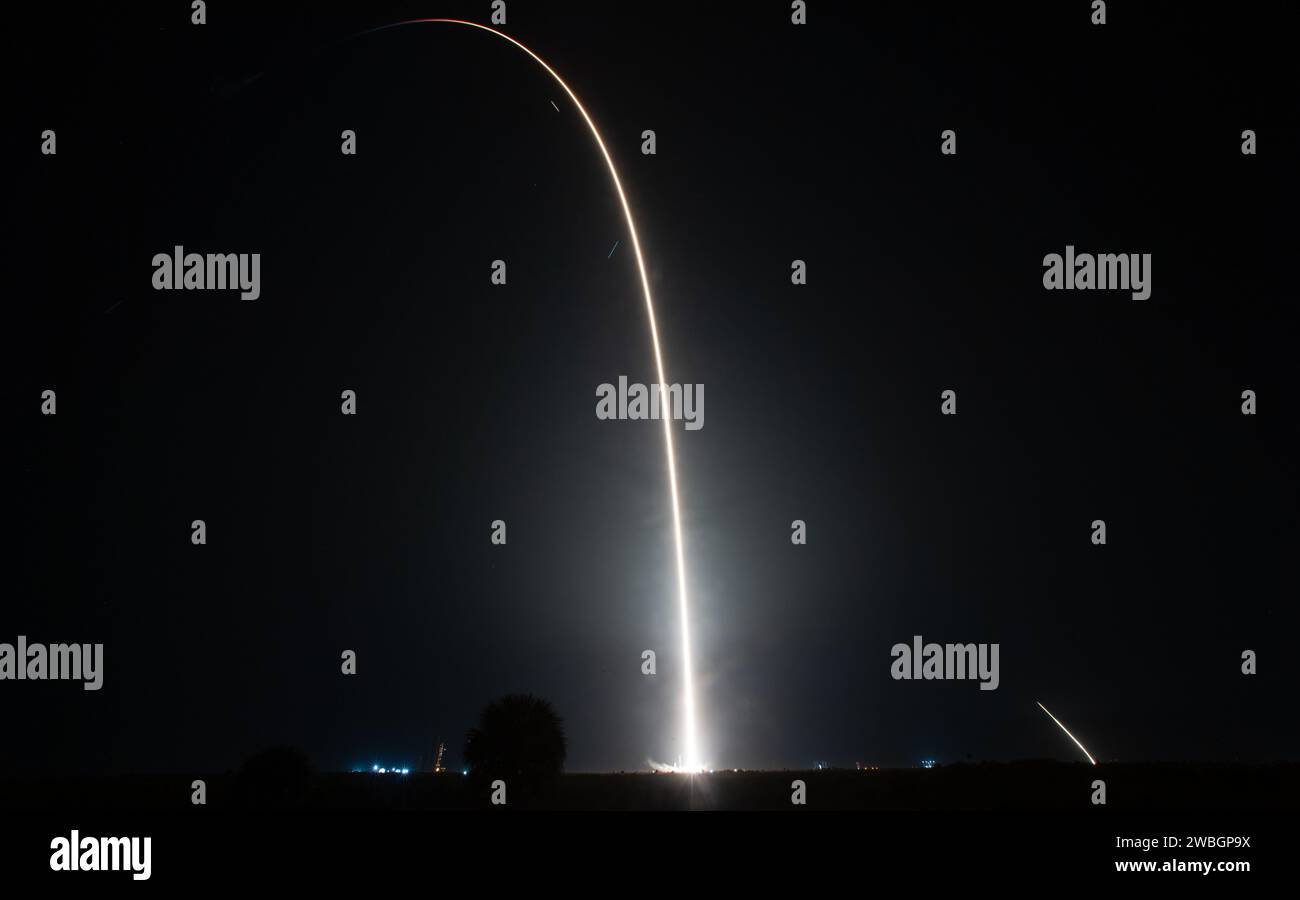Falcon 9 rocket landing hi-res stock photography and images - Alamy