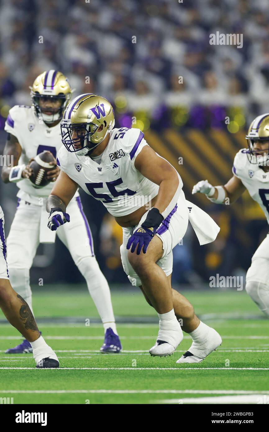 HOUSTON, TX - JANUARY 08: Washington Huskies offensive lineman Troy ...