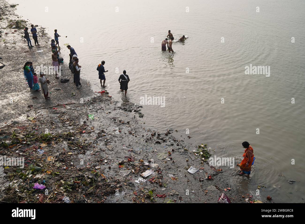Daily life at the Ganges bank in Kolkata, West Bengal, India Stock ...