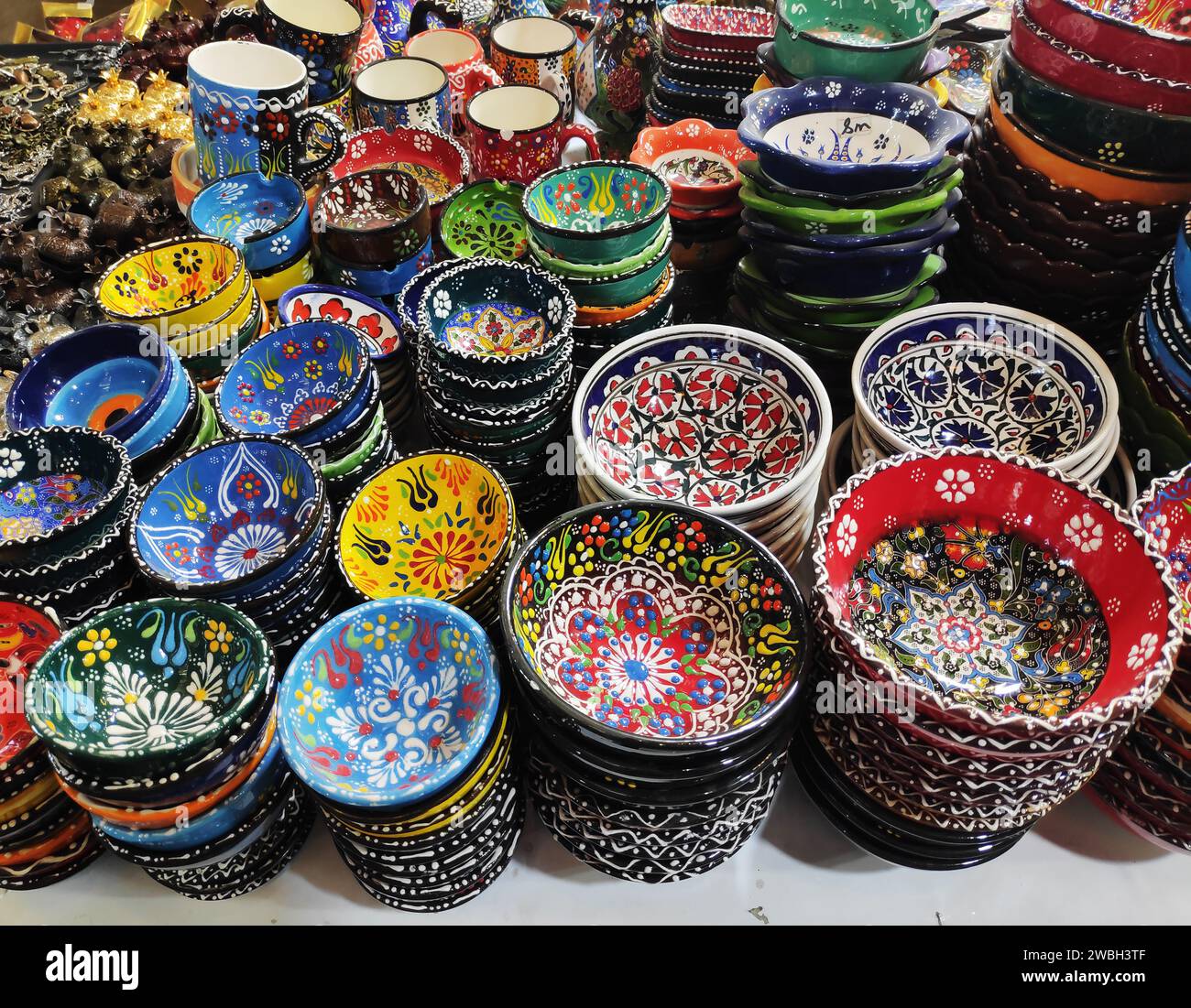 Grand bazaar in istanbul, plates hi-res stock photography and images ...